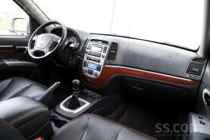 Hyundai Santa Fe 2006 in Tukums, with an engine capacity of 2.20 L and mileage of 372 thousand km for 3990 €, photo 8 on AUTOMOTO.COM.LV