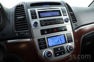 Hyundai Santa Fe 2006 in Tukums, with an engine capacity of 2.20 L and mileage of 372 thousand km for 3990 €, photo 13 on AUTOMOTO.COM.LV