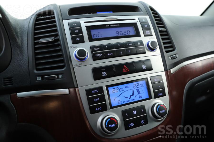 Hyundai Santa Fe 2006 in Tukums, with an engine capacity of 2.20 L and mileage of 372 thousand km for 3990 €, photo 13 on AUTOMOTO.COM.LV
