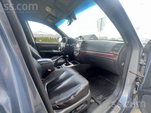 Hyundai Santa Fe 2006 in Riga, with an engine capacity of 2.20 L and mileage of 282 thousand km for 2500 €, photo 6 on AUTOMOTO.COM.LV