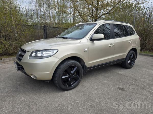 Hyundai Santa Fe 2006 in Riga, with an engine capacity of 2.20 L and mileage of 324 thousand km for 2990 €, photo 2 on AUTOMOTO.COM.LV