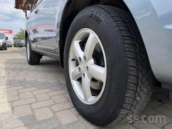 Hyundai Santa Fe 2006 in Talsi, with an engine capacity of 2.20 L and mileage of 350 thousand km for 4200 €, photo 9 on AUTOMOTO.COM.LV