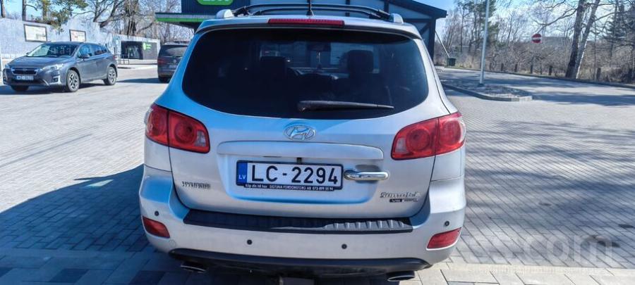 Hyundai Santa Fe 2006 in Riga, with an engine capacity of 2.70 L and mileage of 253 thousand km for 3700 €, photo 4 on AUTOMOTO.COM.LV