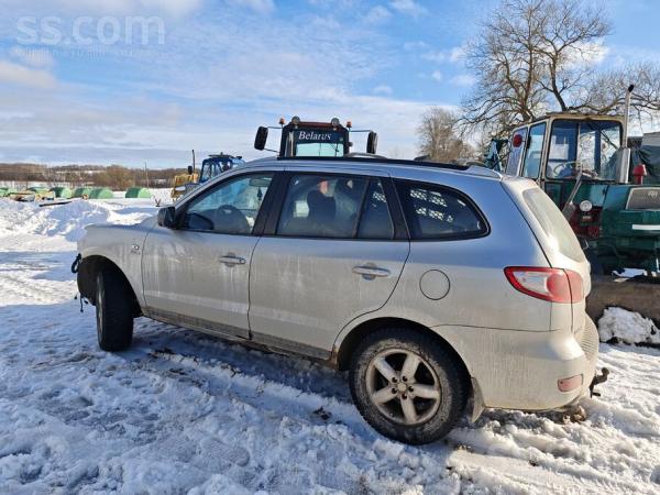 Hyundai Santa Fe 2006 in Kraslava, with an engine capacity of 2.20 L and mileage of 367 thousand km for 700 €, photo 2 on AUTOMOTO.COM.LV