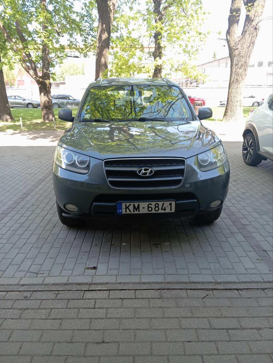 Hyundai Santa Fe 2006 in Riga, with an engine capacity of 2.20 L and mileage of 280 thousand km for 950 €, photo 1 on AUTOMOTO.COM.LV
