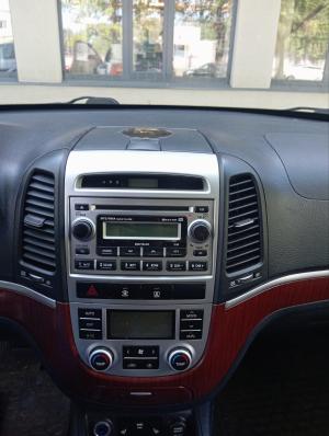 Hyundai Santa Fe 2006 in Riga, with an engine capacity of 2.20 L and mileage of 280 thousand km for 950 €, photo 5 on AUTOMOTO.COM.LV