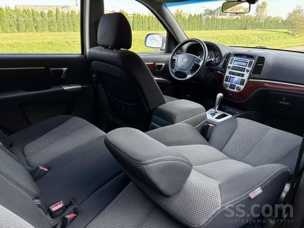 Hyundai Santa Fe 2007 in Riga, with an engine capacity of 2.70 L and mileage of 145 thousand km for 3500 €, photo 11 on AUTOMOTO.COM.LV