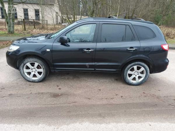 Hyundai Santa Fe 2007 in Taurage, with an engine capacity of 2.20 L and mileage of 215 thousand km for 3200 €, photo 8 on AUTOMOTO.COM.LV