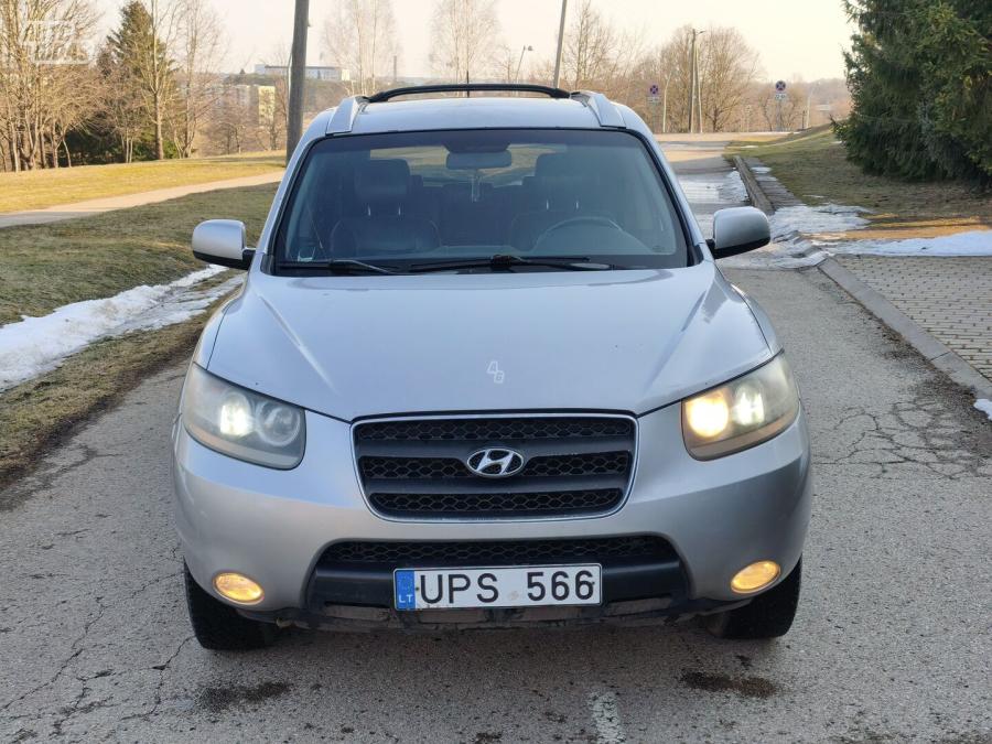 Hyundai Santa Fe 2007 in Jonava, with an engine capacity of 2.20 L and mileage of 313 thousand km for 2200 €, photo 9 on AUTOMOTO.COM.LV
