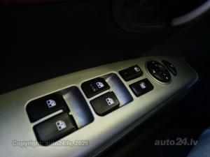 Hyundai Santa Fe 2007 in Tallinn, with an engine capacity of 2.20 L and mileage of 350 thousand km for 1999 €, photo 13 on AUTOMOTO.COM.LV