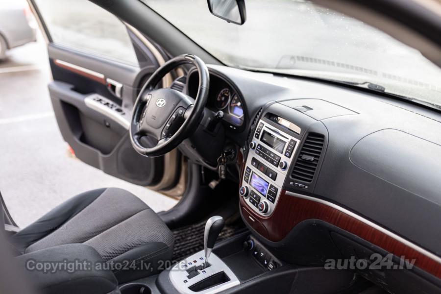 Hyundai Santa Fe 2007 Tallina, ar dzinēja tilpumu 2.70 L un nobraukumu 221 tūkst. km par 3498 €, foto 24 vietnē AUTOMOTO.COM.LV
