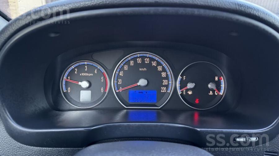 Hyundai Santa Fe 2007 Rēzekne, ar dzinēja tilpumu 2.20 L un nobraukumu 306 tūkst. km par 4350 €, foto 16 vietnē AUTOMOTO.COM.LV