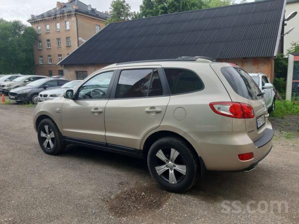 Hyundai Santa Fe 2007 in Daugavpils, with an engine capacity of 2.20 L and mileage of 0 thousand km for 3550 €, photo 10 on AUTOMOTO.COM.LV