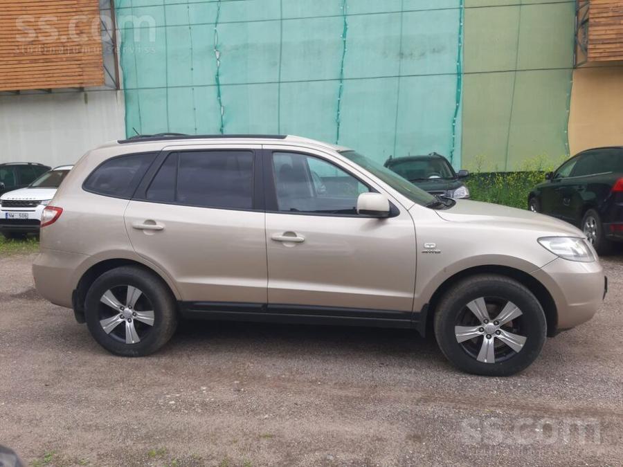 Hyundai Santa Fe 2007 in Daugavpils, with an engine capacity of 2.20 L and mileage of 0 thousand km for 3550 €, photo 7 on AUTOMOTO.COM.LV