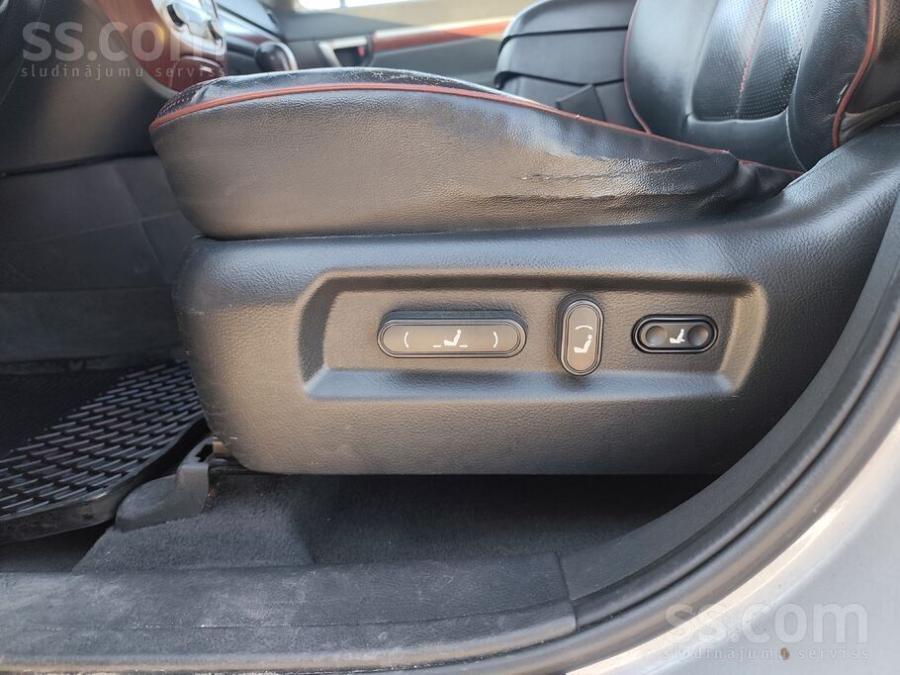 Hyundai Santa Fe 2007 Rīga, ar dzinēja tilpumu 2.20 L un nobraukumu 290 tūkst. km par 2500 €, foto 29 vietnē AUTOMOTO.COM.LV