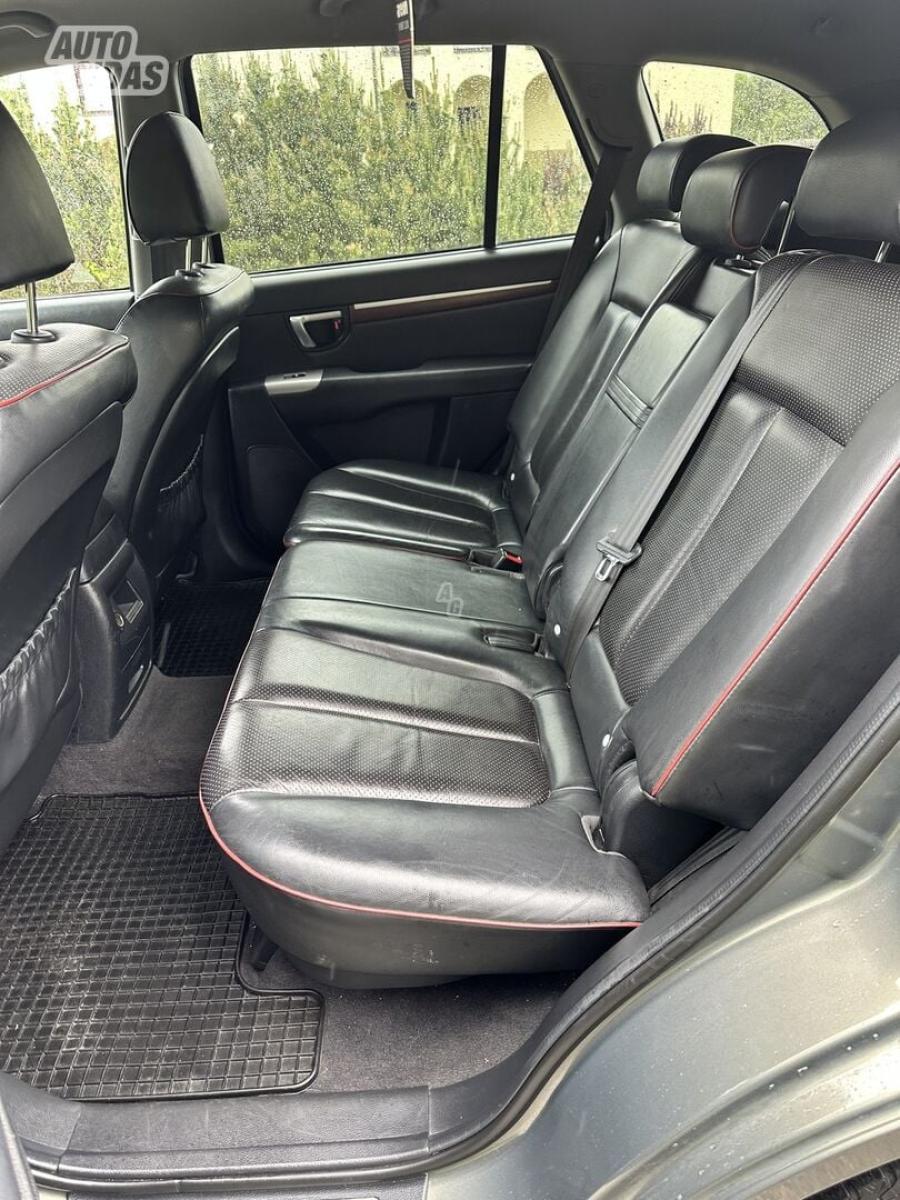 Hyundai Santa Fe 2007 in Vilnius, with an engine capacity of 2.20 L and mileage of 320 thousand km for 3500 €, photo 13 on AUTOMOTO.COM.LV