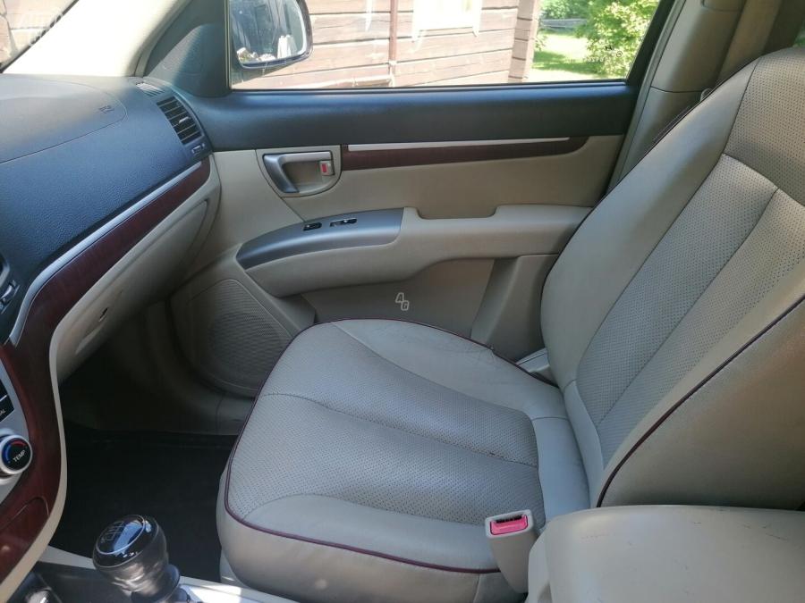 Hyundai Santa Fe 2007 in Moletai, with an engine capacity of 2.20 L and mileage of 349 thousand km for 2950 €, photo 14 on AUTOMOTO.COM.LV