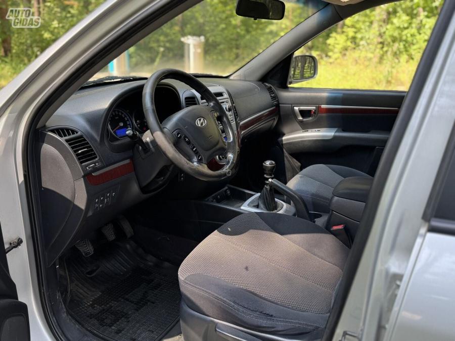 Hyundai Santa Fe 2007 in Vilnius, with an engine capacity of 2.20 L and mileage of 300 thousand km for 2499 €, photo 7 on AUTOMOTO.COM.LV