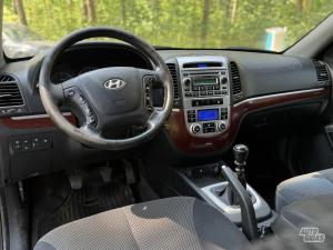 Hyundai Santa Fe 2007 in Vilnius, with an engine capacity of 2.20 L and mileage of 300 thousand km for 2499 €, photo 9 on AUTOMOTO.COM.LV