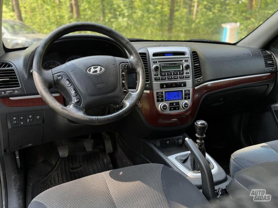 Hyundai Santa Fe 2007 in Vilnius, with an engine capacity of 2.20 L and mileage of 300 thousand km for 2499 €, photo 9 on AUTOMOTO.COM.LV