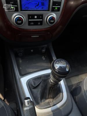 Hyundai Santa Fe 2007 in Vilnius, with an engine capacity of 2.20 L and mileage of 300 thousand km for 2499 €, photo 11 on AUTOMOTO.COM.LV