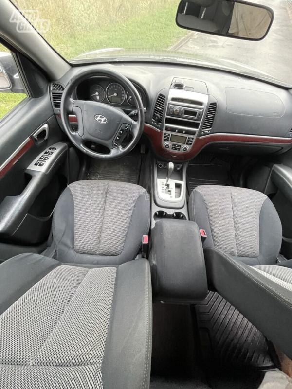 Hyundai Santa Fe 2007 in Marijampole, with an engine capacity of 2.20 L and mileage of 273 thousand km for 3300 €, photo 6 on AUTOMOTO.COM.LV