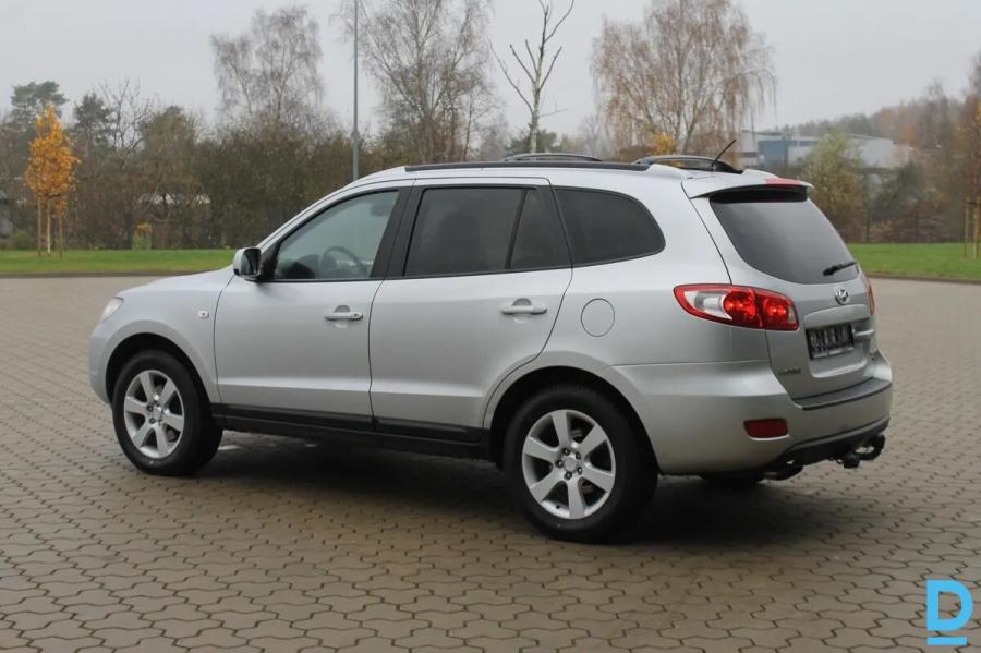 Hyundai Santa Fe 2008 in Riga, with an engine capacity of 2.20 L and mileage of 290 thousand km for 4590 €, photo 4 on AUTOMOTO.COM.LV