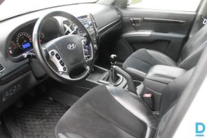 Hyundai Santa Fe 2008 in Riga, with an engine capacity of 2.20 L and mileage of 290 thousand km for 4590 €, photo 9 on AUTOMOTO.COM.LV
