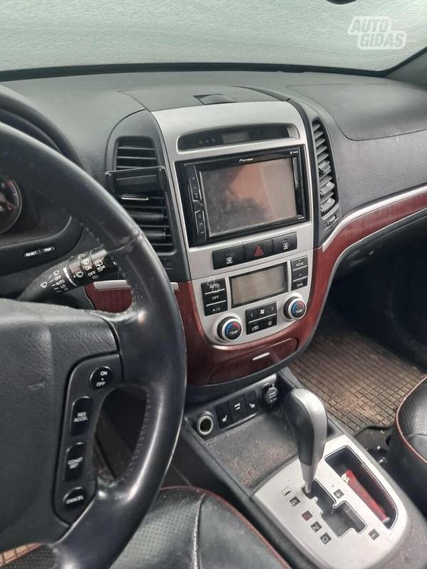 Hyundai Santa Fe 2008 in Telschi, with an engine capacity of 2.20 L and mileage of 260 thousand km for 1500 €, photo 11 on AUTOMOTO.COM.LV
