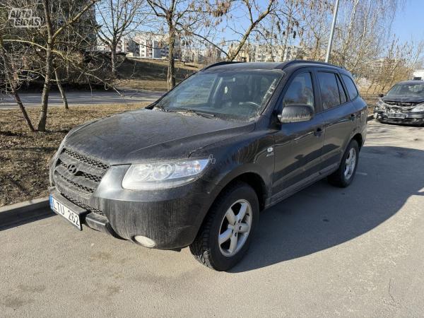 Hyundai Santa Fe 2008 in Vilnius, with an engine capacity of 2.20 L and mileage of 300 thousand km for 1500 €, photo 1 on AUTOMOTO.COM.LV