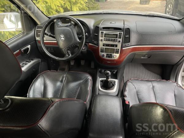 Hyundai Santa Fe 2008 in Jelgava, with an engine capacity of 2.20 L and mileage of 268 thousand km for 4500 €, photo 10 on AUTOMOTO.COM.LV