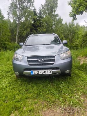Hyundai Santa Fe 2008 in Rezekne, with an engine capacity of 2.20 L and mileage of 389 thousand km for 3000 €, photo  on AUTOMOTO.COM.LV