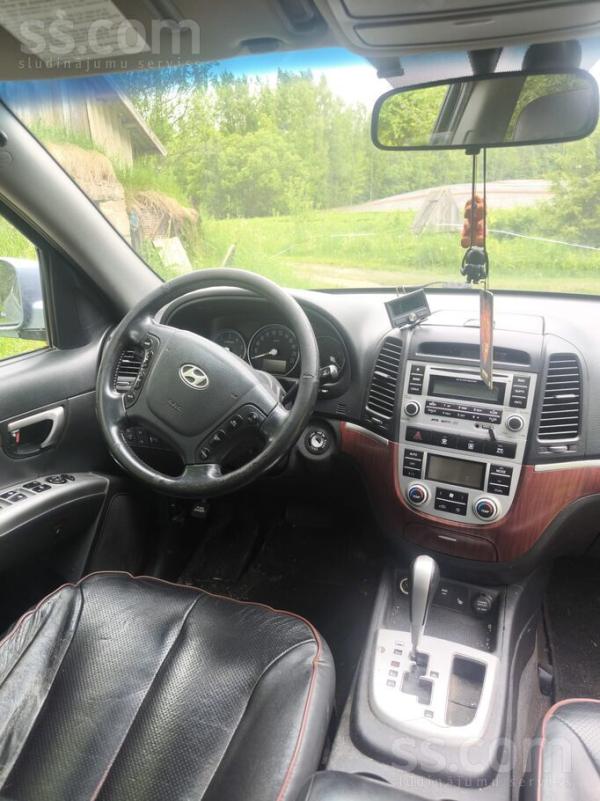 Hyundai Santa Fe 2008 in Rezekne, with an engine capacity of 2.20 L and mileage of 389 thousand km for 3000 €, photo 7 on AUTOMOTO.COM.LV