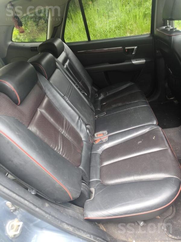 Hyundai Santa Fe 2008 in Rezekne, with an engine capacity of 2.20 L and mileage of 389 thousand km for 3000 €, photo 9 on AUTOMOTO.COM.LV