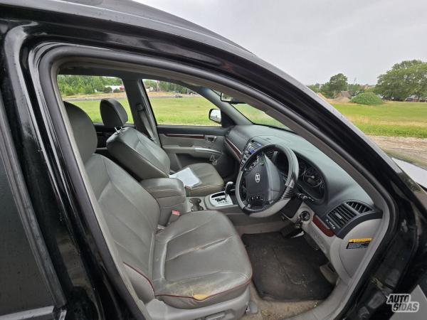 Hyundai Santa Fe 2008 in Siauliai, with an engine capacity of 2.70 L and mileage of 200 thousand km for 1300 €, photo 6 on AUTOMOTO.COM.LV