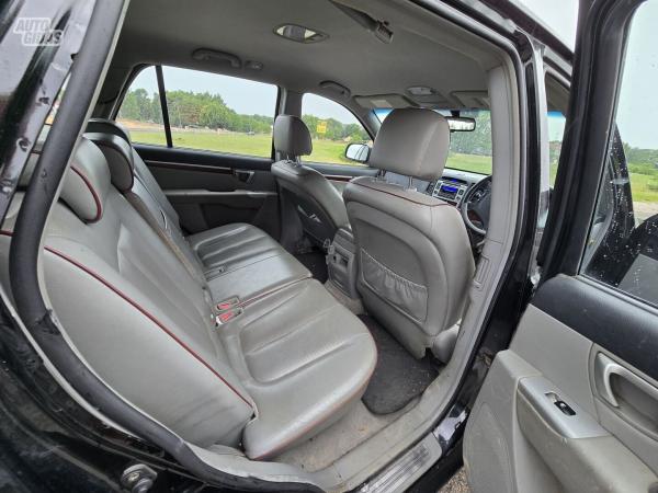 Hyundai Santa Fe 2008 in Siauliai, with an engine capacity of 2.70 L and mileage of 200 thousand km for 1300 €, photo 8 on AUTOMOTO.COM.LV