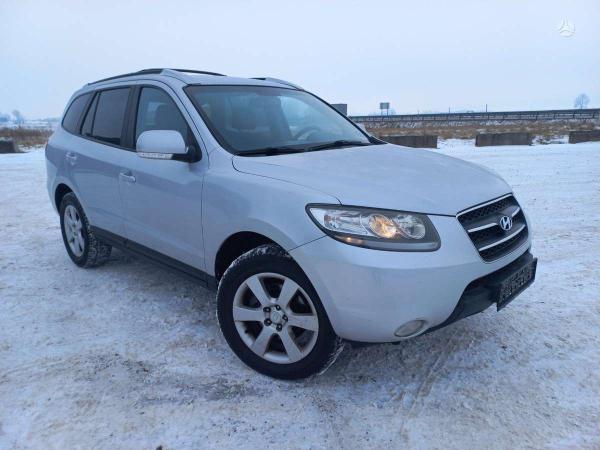 Hyundai Santa Fe 2009 in Marijampole, with an engine capacity of 2.20 L and mileage of 220 thousand km for 4650 €, photo 3 on AUTOMOTO.COM.LV