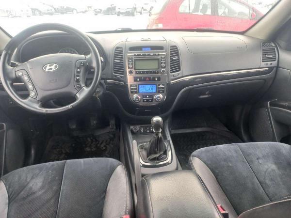 Hyundai Santa Fe 2009 in Marijampole, with an engine capacity of 2.20 L and mileage of 220 thousand km for 4650 €, photo 10 on AUTOMOTO.COM.LV