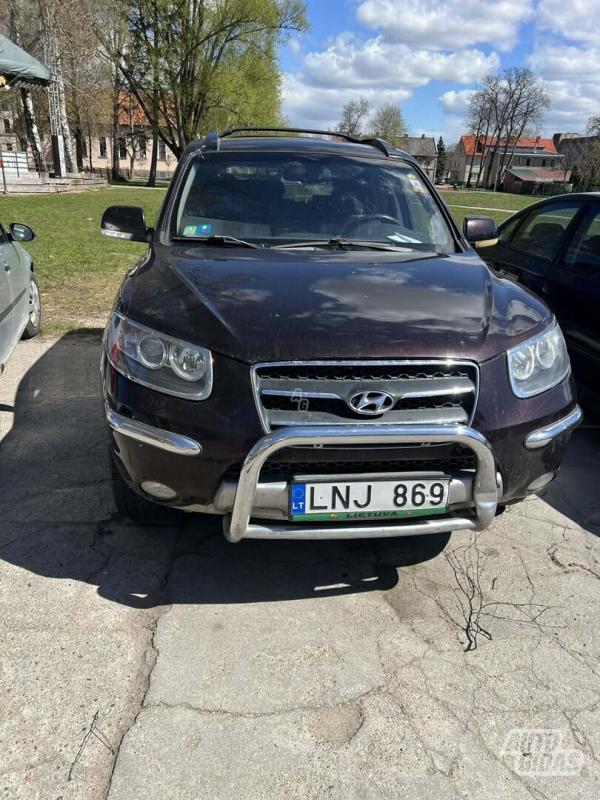Hyundai Santa Fe 2009 in Silute, with an engine capacity of 2.20 L and mileage of 299 thousand km for 2000 €, photo 1 on AUTOMOTO.COM.LV