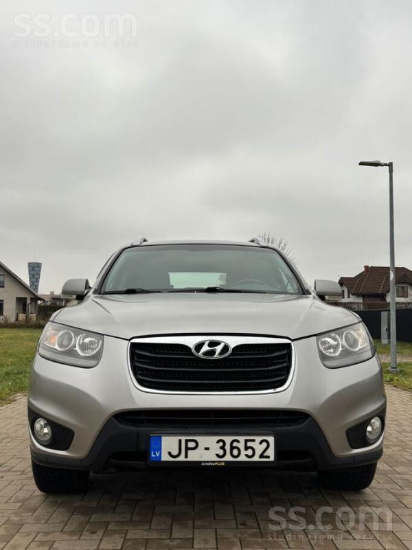 Hyundai Santa Fe 2010 in Riga, with an engine capacity of 2.20 L and mileage of 312 thousand km for 4800 €, photo 3 on AUTOMOTO.COM.LV