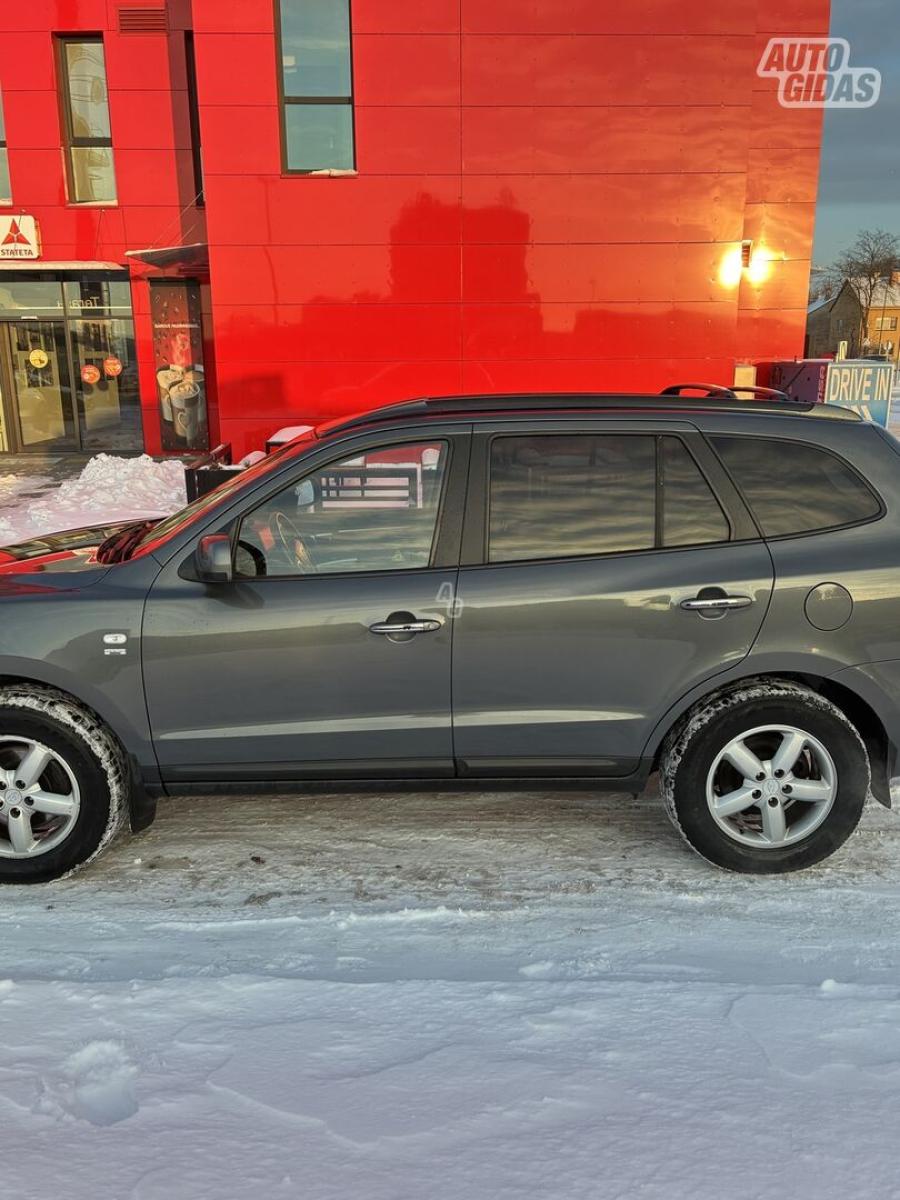 Hyundai Santa Fe 2010 in Klaipeda, with an engine capacity of 2.20 L and mileage of 220 thousand km for 6200 €, photo 8 on AUTOMOTO.COM.LV