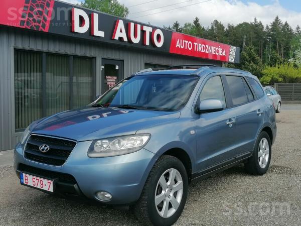 Hyundai Santa Fe 2010 in Valmiera, with an engine capacity of 2.20 L and mileage of 300 thousand km for 5450 €, photo 1 on AUTOMOTO.COM.LV