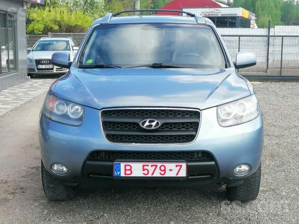 Hyundai Santa Fe 2010 in Valmiera, with an engine capacity of 2.20 L and mileage of 300 thousand km for 5450 €, photo 3 on AUTOMOTO.COM.LV