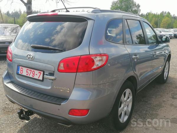 Hyundai Santa Fe 2010 in Valmiera, with an engine capacity of 2.20 L and mileage of 300 thousand km for 5450 €, photo 7 on AUTOMOTO.COM.LV
