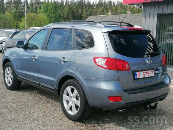 Hyundai Santa Fe 2010 in Valmiera, with an engine capacity of 2.20 L and mileage of 300 thousand km for 5450 €, photo 9 on AUTOMOTO.COM.LV
