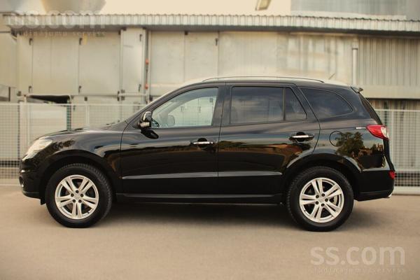 Hyundai Santa Fe 2011 in Riga, with an engine capacity of 2.20 L and mileage of 0 thousand km for 7490 €, photo 3 on AUTOMOTO.COM.LV
