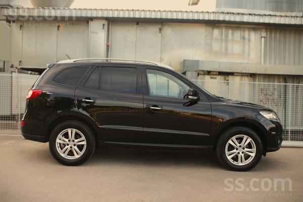 Hyundai Santa Fe 2011 in Riga, with an engine capacity of 2.20 L and mileage of 0 thousand km for 7490 €, photo 7 on AUTOMOTO.COM.LV