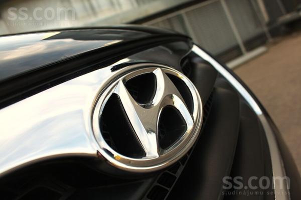 Hyundai Santa Fe 2011 in Riga, with an engine capacity of 2.20 L and mileage of 0 thousand km for 7490 €, photo 10 on AUTOMOTO.COM.LV