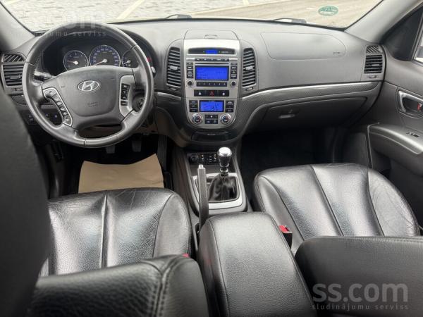 Hyundai Santa Fe 2011 in Jelgava, with an engine capacity of 2.20 L and mileage of 0 thousand km for 7390 €, photo 10 on AUTOMOTO.COM.LV