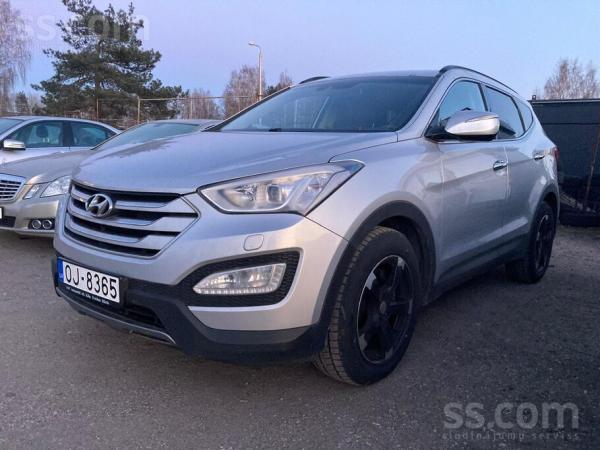 Hyundai Santa Fe 2012 in Riga, with an engine capacity of 2.20 L and mileage of 258 thousand km for 10300 €, photo 1 on AUTOMOTO.COM.LV